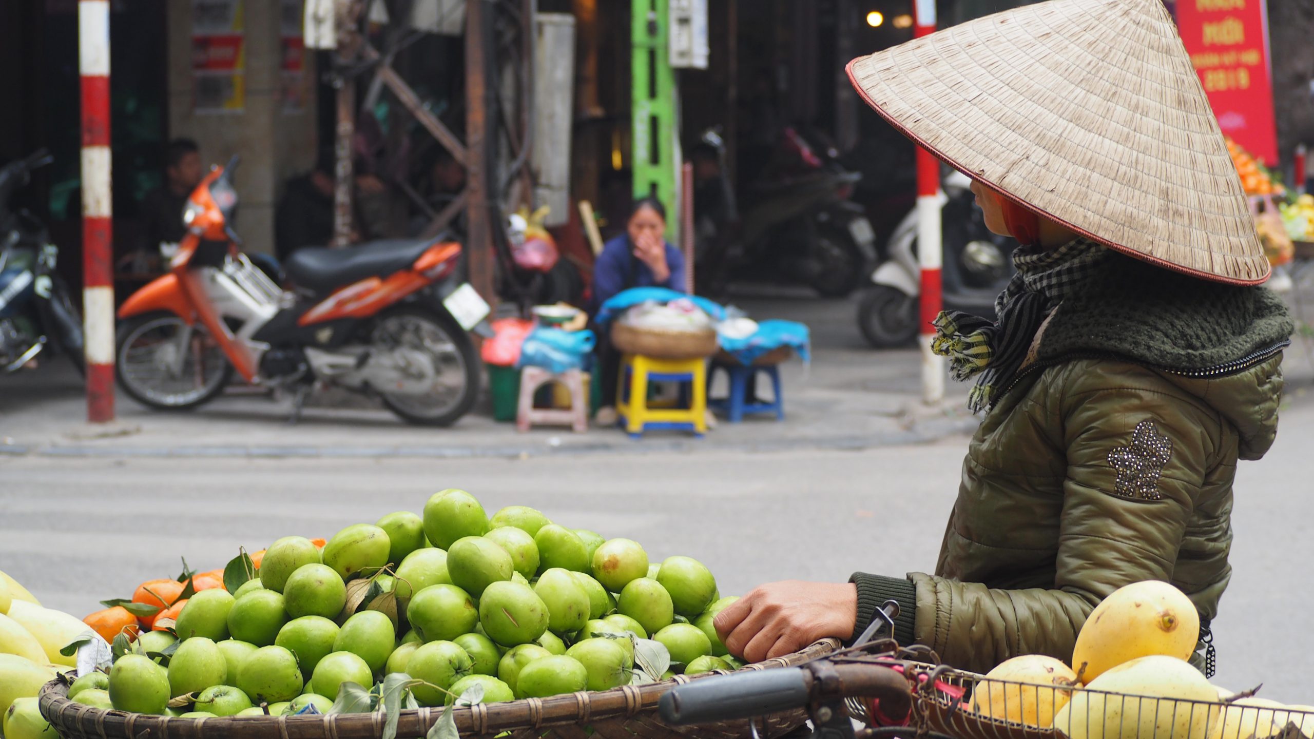 Walking on the streets of Hanoi, Vietnam - Travel & Food